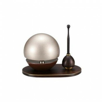 美しいデザインの「りんセット」です。サイズたまゆらりん銀茶:H5.4×直径5.4cm、リン棒黒檀:H6.7×直径2.0cm、置台黒檀:H0.4×W9.0×D6.0cm個装サイズ：15×12×12cm重量個装重量：500gセット内容たまゆらり...