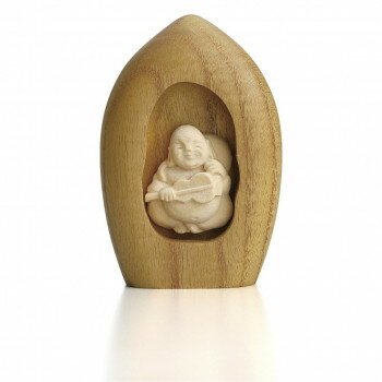 手のひらにころんと収まる、可愛らしいかたちのおまもりです。大切な人への贈りものにぴったりです。専用の袋が付属しています。【お手入れ方法と注意事項】※本製品は水分や熱を嫌います。温度・湿度の高いところや、直射日光の当たるところはお避けください...