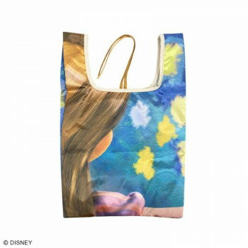「ラプンツェル」の描いた絵を柄のように落とし込んだアートなデザインのバッグ。「ラプンツェル」の髪を連想させるゴールドのリボンは、くるくると巻いたバッグを結んで止めることができ、コンパクトに収納可能。持ち運びにも便利なので、お出かけ時のサブバ...