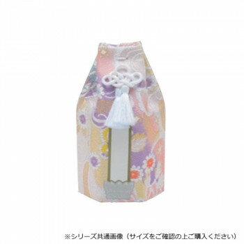 六角形の骨袋です。上品な和柄のデザインです。サイズ奥行157×幅157×高さ255mm個装サイズ：30.0×20.0×15.0cm重量142g個装重量：650g素材・材質ポリエステルレーヨン仕様保護材の木製板入り生産国日本fk094igrjs