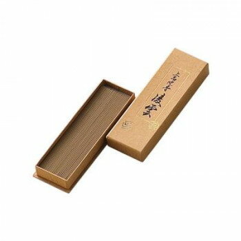 ベトナム産シャム沈香を主体に数種類の漢薬、老山白檀を使用し、昔ながらの伝統の調合で仕上げました。甘めで優雅な香りです。サイズ中寸:約165mm個装サイズ：19×7×3cm重量個装重量：87g仕様内容量:25g燃焼時間:約35分生産国日本fk...