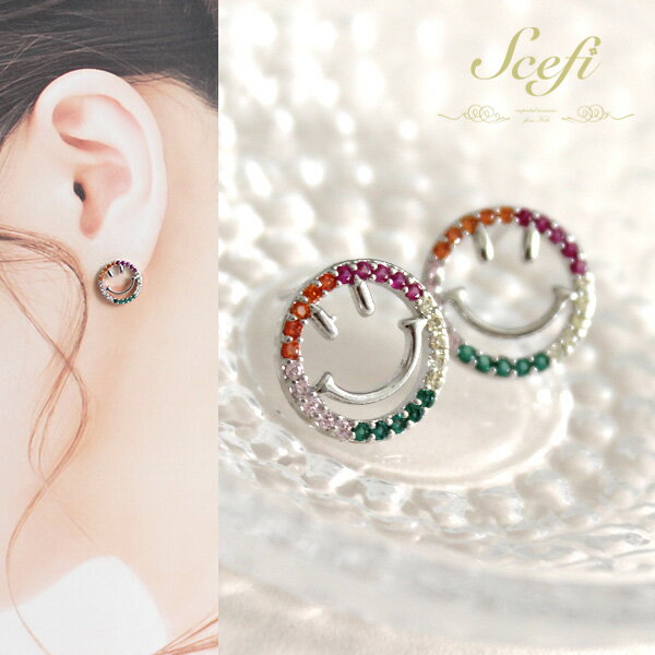 【※】大変申し訳ございませんが、当店ではお客様ご都合による商品交換・返品はお受けしておりません。 カラフルなガラスストーンで形取られたスマイルマークのピアス。さりげない煌めきがかわいい中にも大人らしい雰囲気のあるデザインに。ポップな雰囲気を...