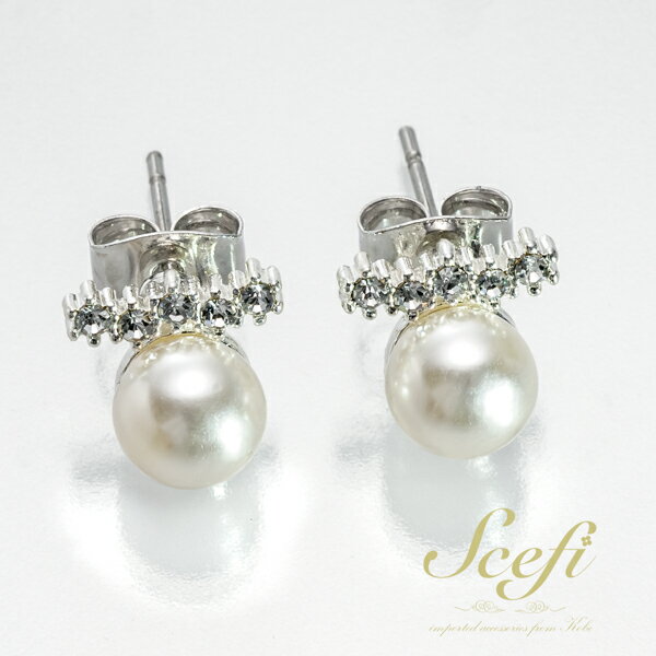 【※】大変申し訳ございませんが、当店ではお客様ご都合による商品交換・返品はお受けしておりません。 小ぶりなサイズ感が上品で、普段使いからオフィスまで幅広く活躍してくれるシンプルなピアス。どんな服装にも合うコンパクトなサイズで、さり気なく輝い...