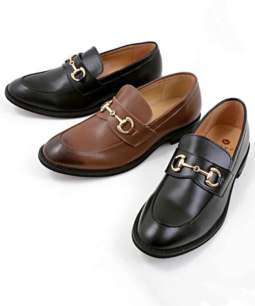 　商品説明 履きやすさとシルエットに拘った定番のローファー。 ビットがポイントになり、スタイリッシュな高級感を演出してくれます。 アッパーには牛床革を使用し、カジュアルスタイルにも馴染みやすく シンプルで飽きのこない定番シルエットなので、オ...