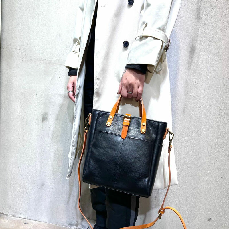 商品説明 商品名 ショルダーバッグ・メッセンジャーバッグ 素材 牛革 サイズ 高さ24cm/幅26cm&nbsp; 注意事項 ※沖縄&amp;離島のお届けは、送料とは別に地域料1500円（税込）がかかる場合がございます。●パッケージ開封時に...