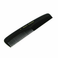 商品名 チャンピオンコーム No.26 商品詳細 ドイツ製のハードラバー(硬質ゴム)でできているハンドメイドコームです。 櫛通りがよく、適度な重みと厚みがあるので丈夫です。 カラー展開 ブラック 【送料無料】 ブラック 全長 190mm ク...