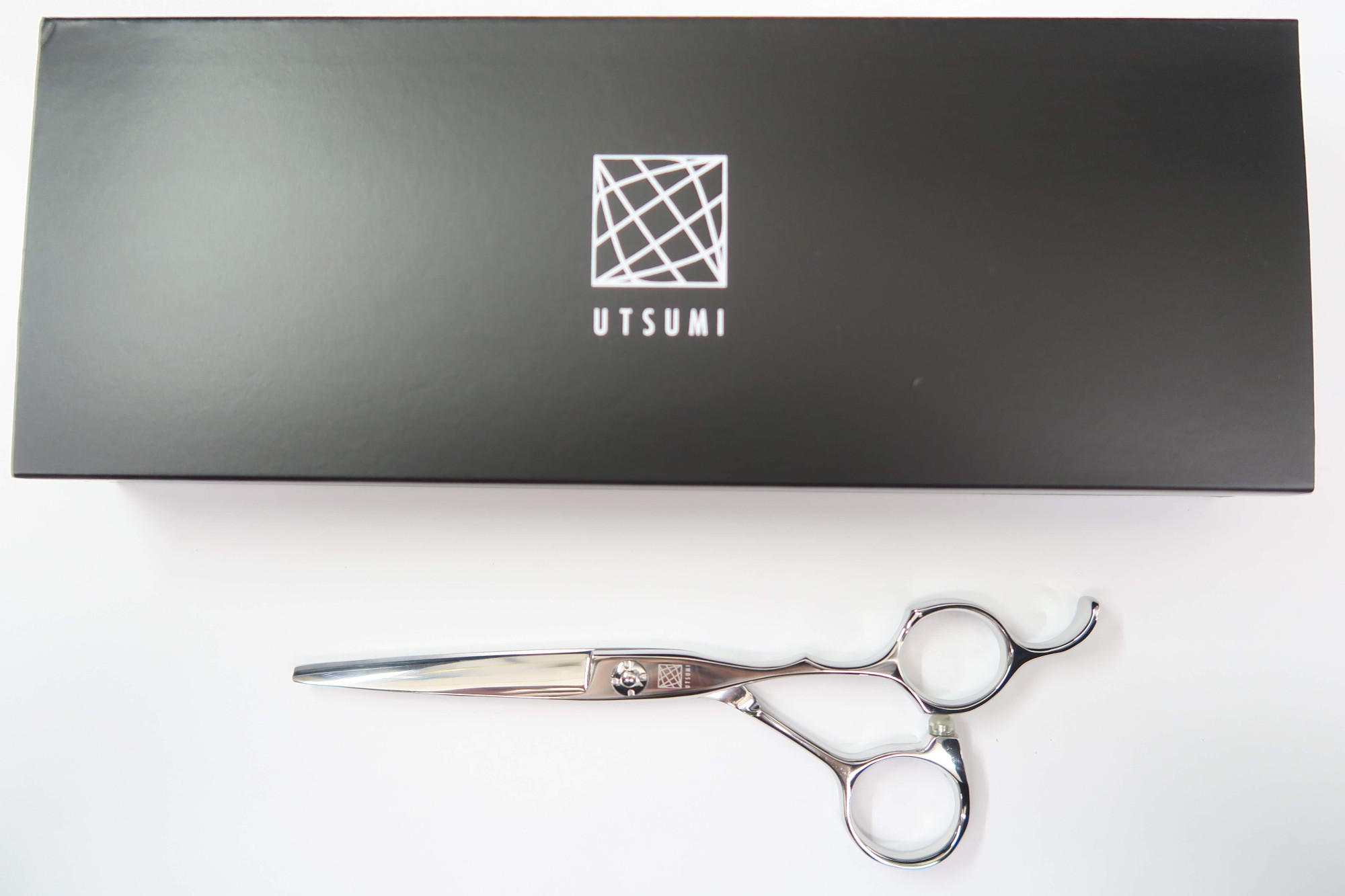 商品情報メーカーUTSUMI ウツミ 内海型番OL575商品管理番号G-1153利き手 右利きはさみのタイプシザーハンドルオフセットインチ数5.75重量(g)47.0カット率 % (約の数値)状態ランクS切れ味目安としてティッシュを問題なく...