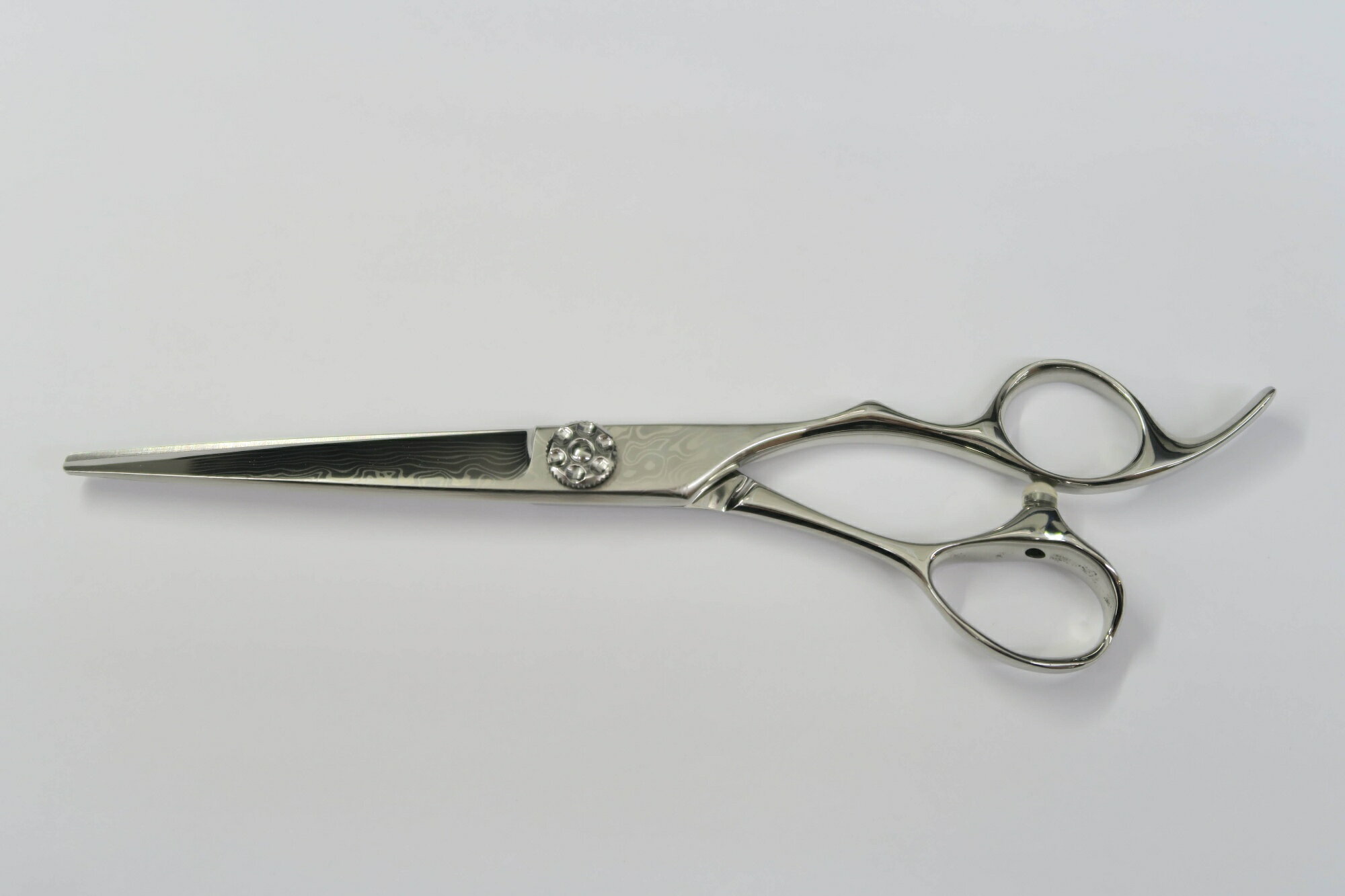 商品情報メーカーPRIMERD プリマード型番Parallel P 60 パラレル商品管理番号H-9652利き手 右利きはさみのタイプシザーハンドル3Dハンドルインチ数6.0重量(g)53.5カット率 % (約の数値)状態ランクA切れ味目安...