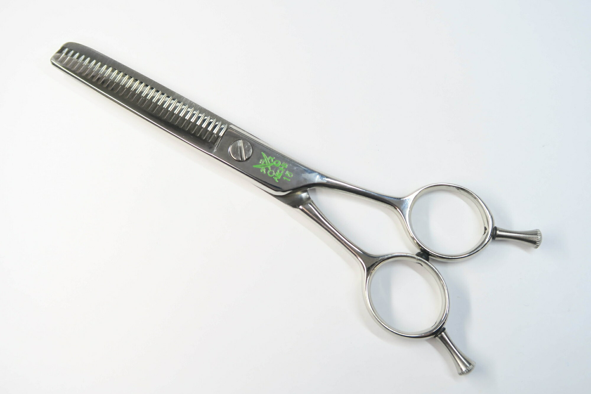 商品情報メーカーAKKOHS アコス型番ECO6030商品管理番号H-10318利き手 右利きはさみのタイプセニングハンドルメガネインチ数6.0重量(g)49.0カット率 % (約の数値)15状態ランクC切れ味買取した現状での出品となります...