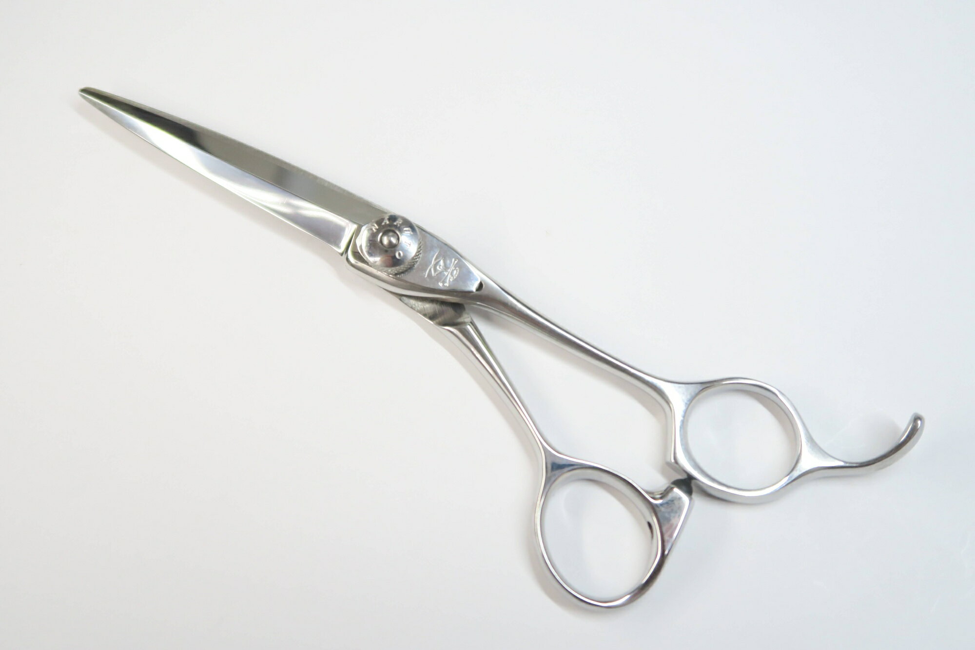 商品情報メーカーナルトシザー naruto scissors型番サークラインクイーン商品管理番号H-10507利き手 右利きはさみのタイプシザーハンドルオフセットインチ数5.8重量(g)45.0カット率 % (約の数値)状態ランクB切れ味目...