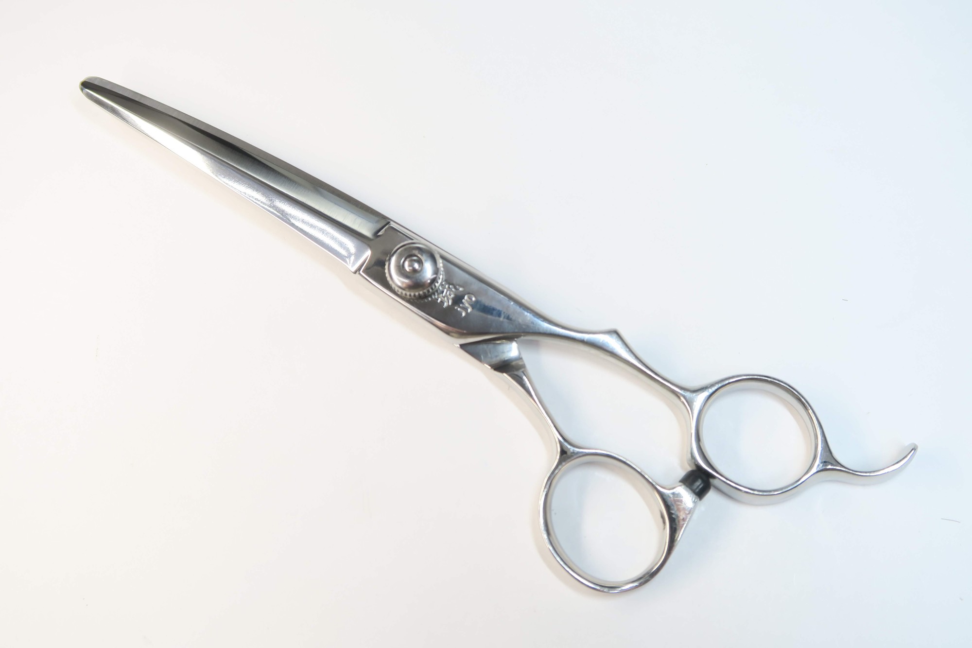 商品情報メーカーUTSUMI ウツミ 内海型番JYO 城 YF6.0商品管理番号H-10578利き手 右利きはさみのタイプシザーハンドルオフセットインチ数6.0重量(g)50.5カット率 % (約の数値)状態ランクB切れ味目安としてティッシ...