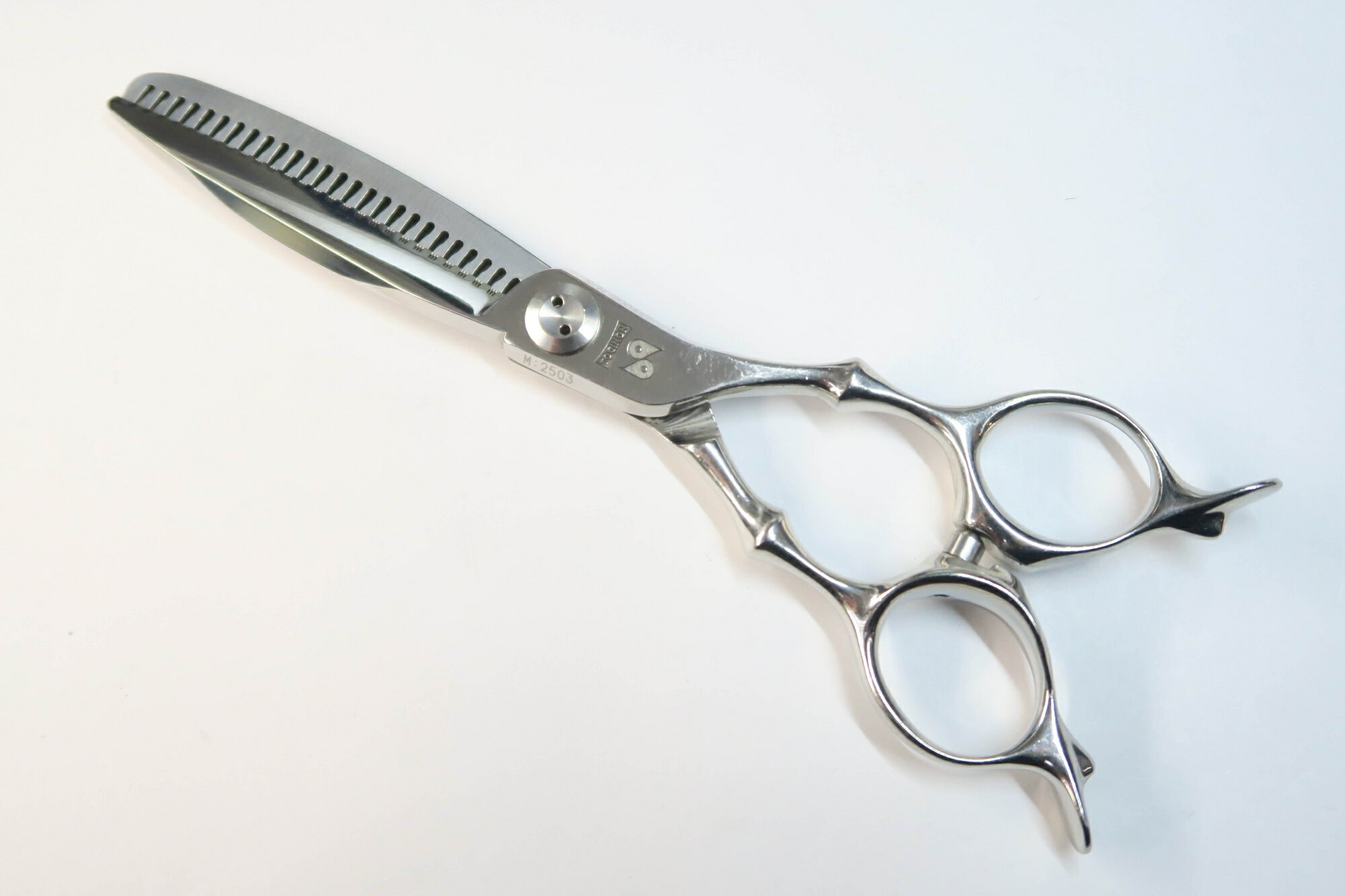 商品情報メーカートギノン TOGINON型番DYNA SAURUS ダイナザウルス リバース6.1商品管理番号H-10605利き手 右利きはさみのタイプセニングハンドルオフセットインチ数6.1重量(g)72.5カット率 % (約の数値)70...