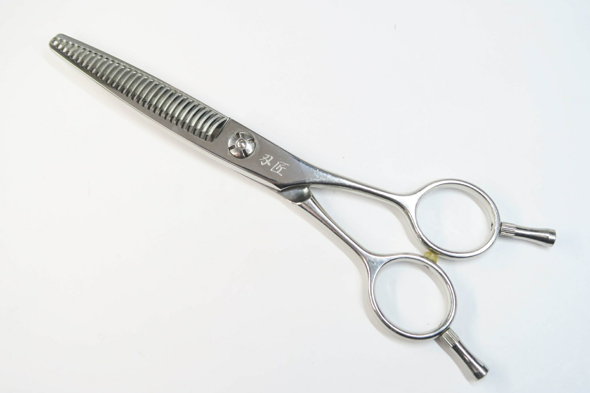 商品情報メーカーHASHO 刃匠型番商品管理番号H-10618利き手 右利きはさみのタイプセニングハンドルメガネインチ数6.0重量(g)54.5カット率 % (約の数値)10-15状態ランクC切れ味買取した現状での出品となりますので研いでか...