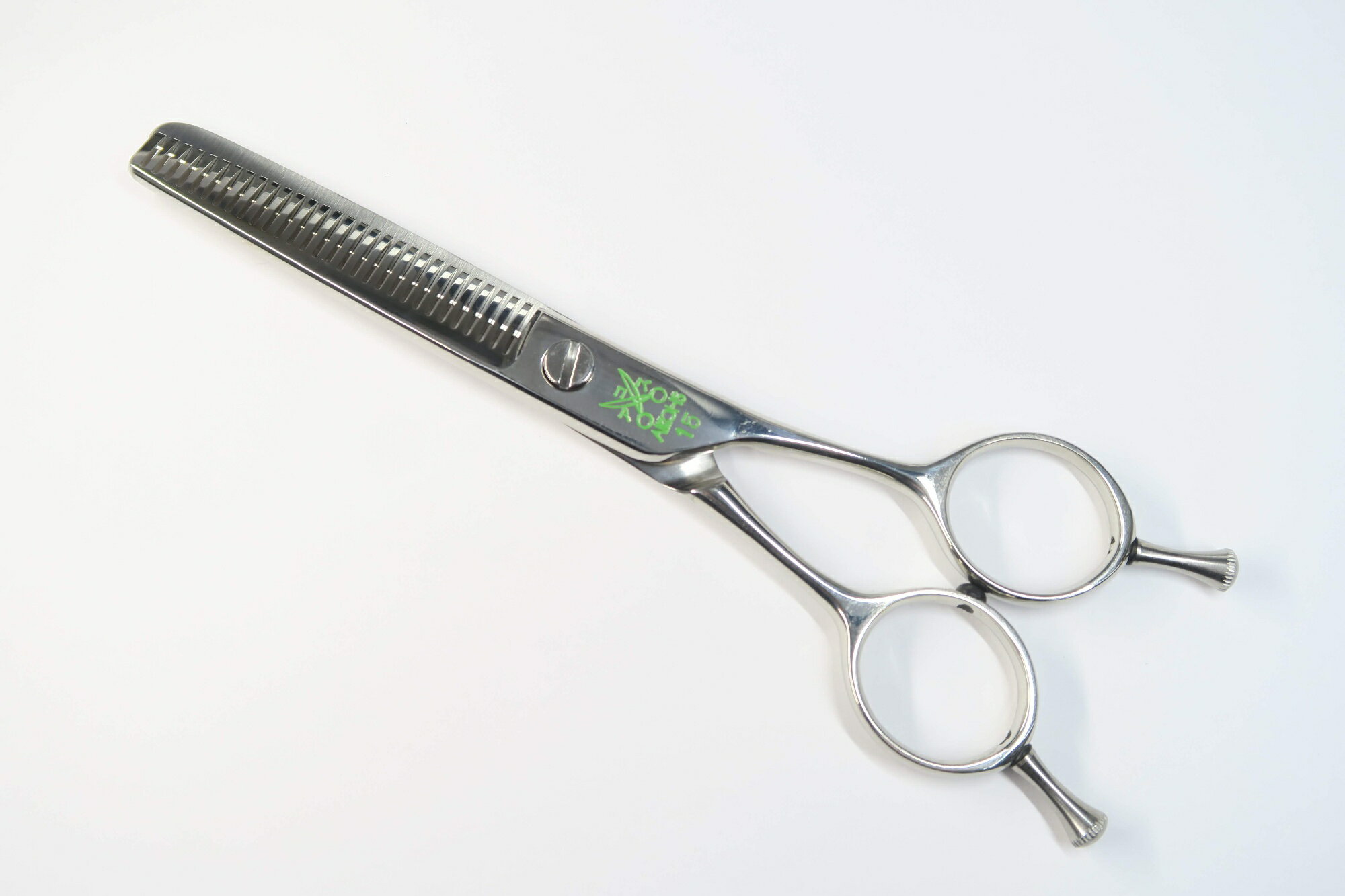 商品情報メーカーAKKOHS アコス型番ECO6030商品管理番号H-10664利き手 右利きはさみのタイプセニングハンドルメガネインチ数6.0重量(g)52.5カット率 % (約の数値)15状態ランクC切れ味買取した現状での出品となります...