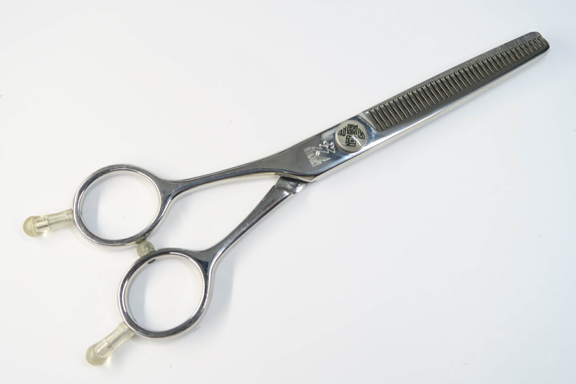 商品情報メーカー光シザー HIKARI ヒカリ型番LT-37商品管理番号H-10689利き手 左利きはさみのタイプセニングハンドルメガネインチ数5.7重量(g)48.0カット率 % (約の数値)25状態ランクC切れ味買取した現状での出品とな...