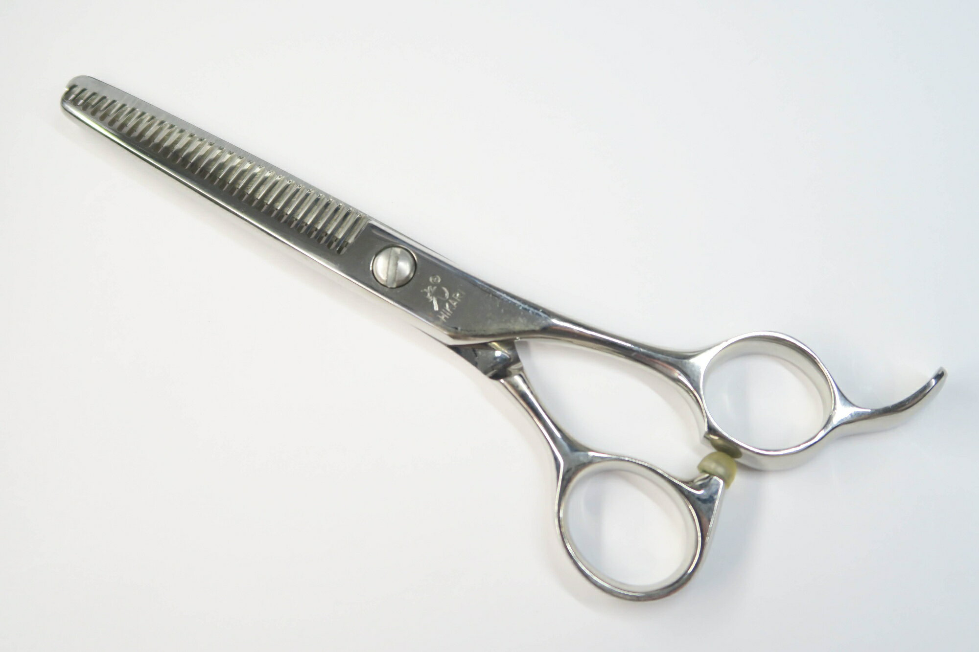 商品情報メーカー光シザー HIKARI ヒカリ型番6032商品管理番号H-10704利き手 右利きはさみのタイプセニングハンドルオフセットインチ数5.8重量(g)52.5カット率 % (約の数値)30-40状態ランクC切れ味買取した現状での...