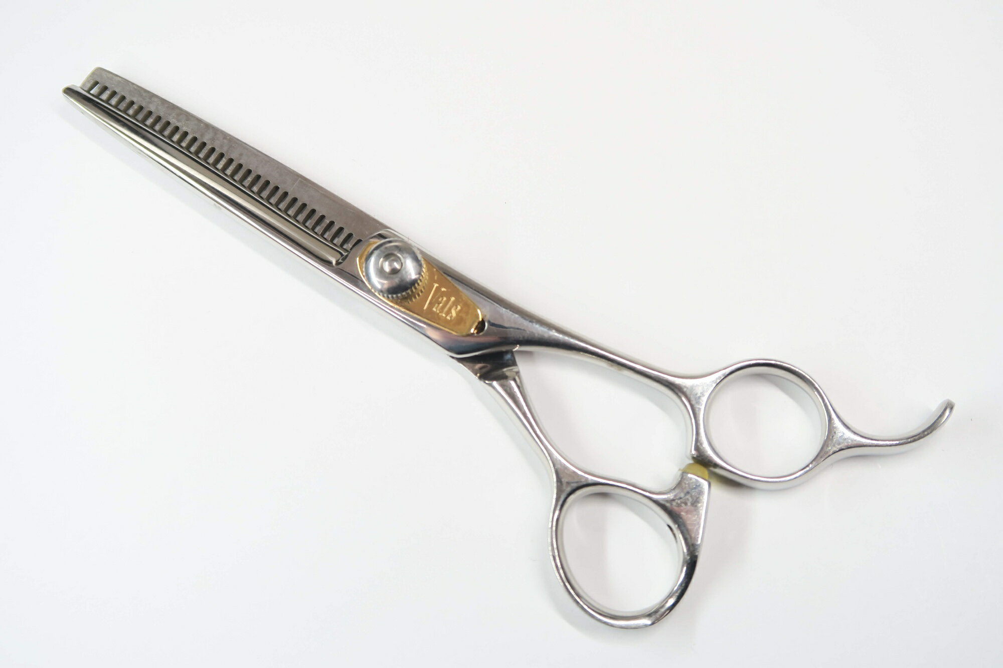 商品情報メーカーNETWORK ネットワーク型番Vals R30商品管理番号H-10864利き手 右利きはさみのタイプセニングハンドルオフセットインチ数5.8重量(g)56.5カット率 % (約の数値)40状態ランクC切れ味買取した現状での...