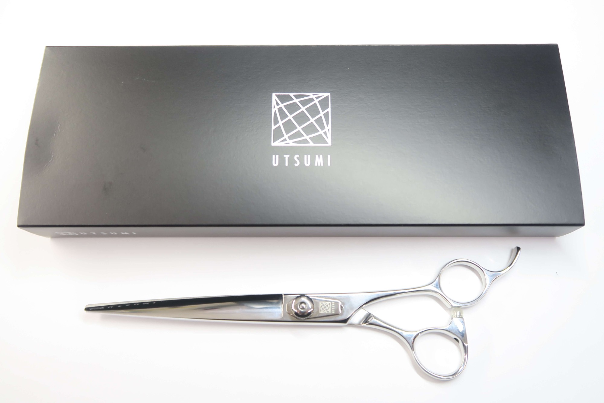商品情報メーカーUTSUMI ウツミ 内海型番L700商品管理番号G-1610利き手 右利きはさみのタイプシザーハンドルオフセットインチ数7.0重量(g)65.0カット率 % (約の数値)状態ランクS切れ味目安としてティッシュを問題なく切る...