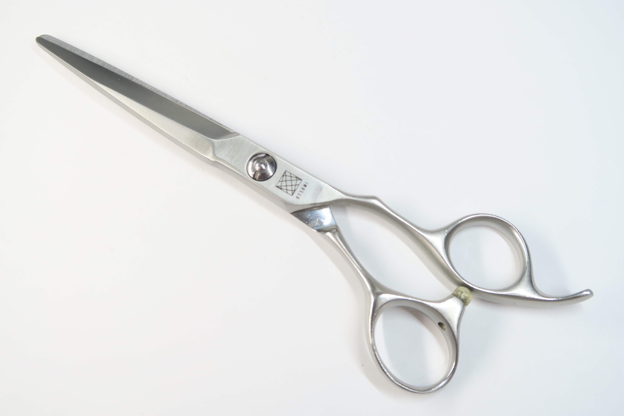 商品情報メーカーUTSUMI ウツミ 内海型番OSK630商品管理番号H-11162利き手 右利きはさみのタイプシザーハンドル3Dハンドルインチ数6.3重量(g)61.0カット率 % (約の数値)状態ランクB切れ味目安としてティッシュを問題...