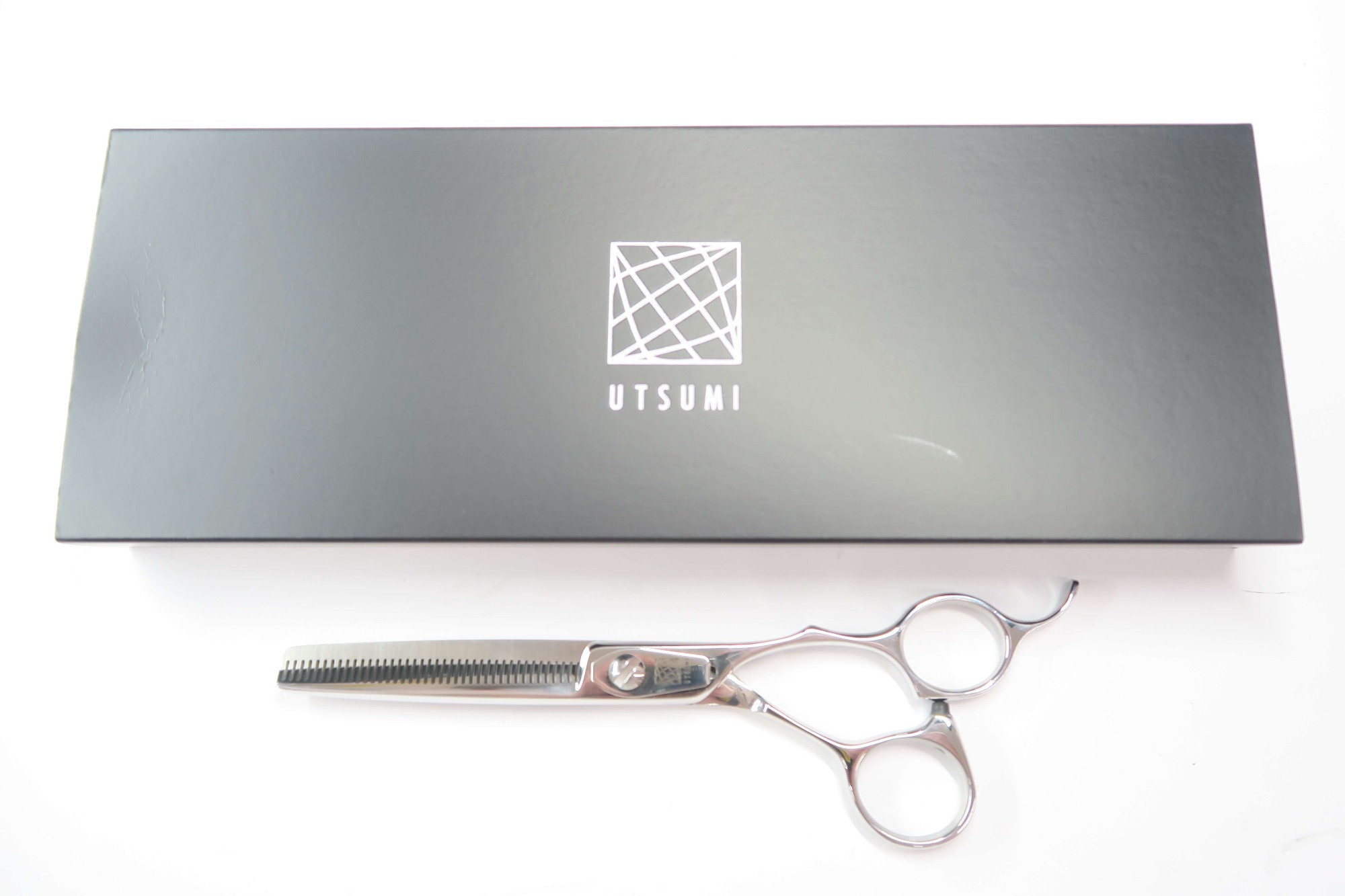 商品情報メーカーUTSUMI ウツミ 内海型番WT60/40C商品管理番号G-1802利き手 右利きはさみのタイプセニングハンドルオフセットインチ数6.0重量(g)50カット率 % (約の数値)30状態ランクS切れ味目安としてティッシュを問...