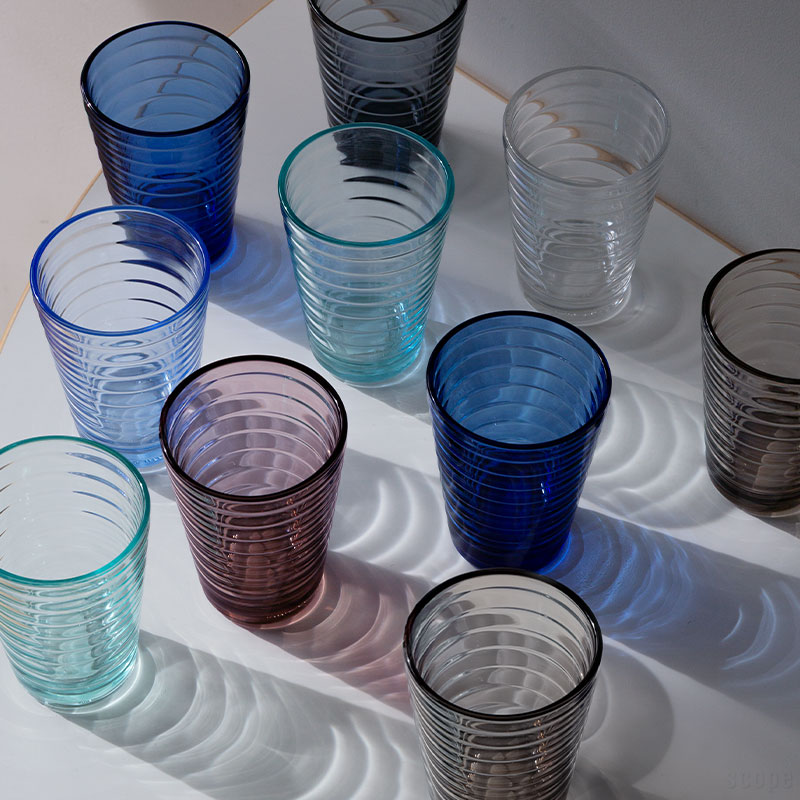 アイノ・アアルトの色展開 アイノ・アアルトの色展開は昔からカルティオより少ないです。定番7色のうち、よく使うのはクリアとリネン、リネンは薄くて落ち着きがあり現行ティーマの配色とも相性が良いので大活躍です。ウォーターグリーンとアクアは色の明る...