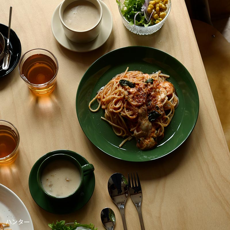 写真中 : ハンター、ホワイト / 写真下 : ハンター、ホワイトメインプレートは23cmがベスト定番カラーとスコープ特注カラーフィンランドの食器を使ってみたいと思えば、まずティーマです。僕の生活にあり続ける洋食器、まさにティーマがあれば！...