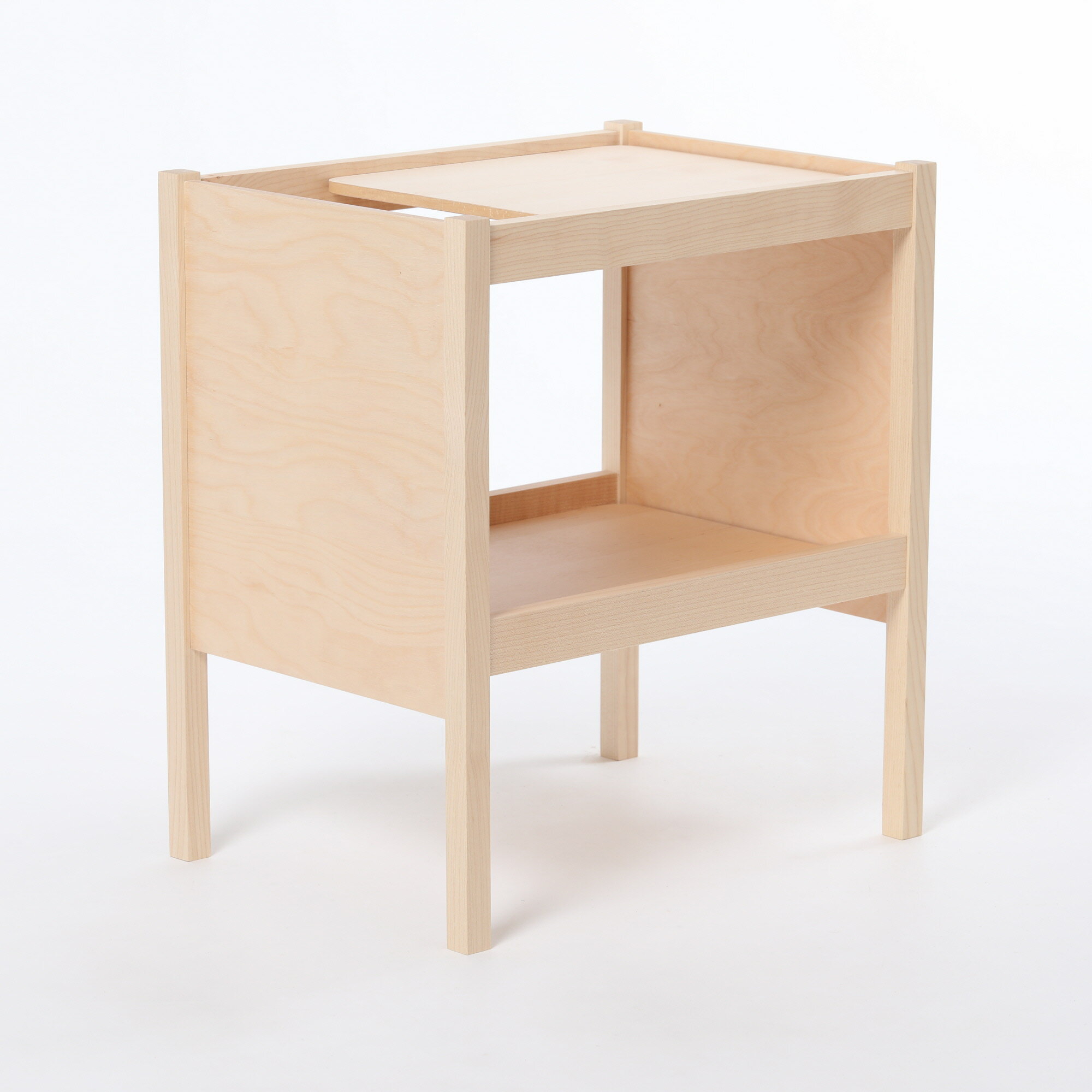 スペック 材質 バーチ+シカモア材（ラッカー塗装） 寸法 W290×D400×H445mm / 約2.5kg 生産 Made in Poland 備考 メーカー1年保証 / 組み立て不要　完成品 購入前に確認ください ・特徴的な節がみられま...