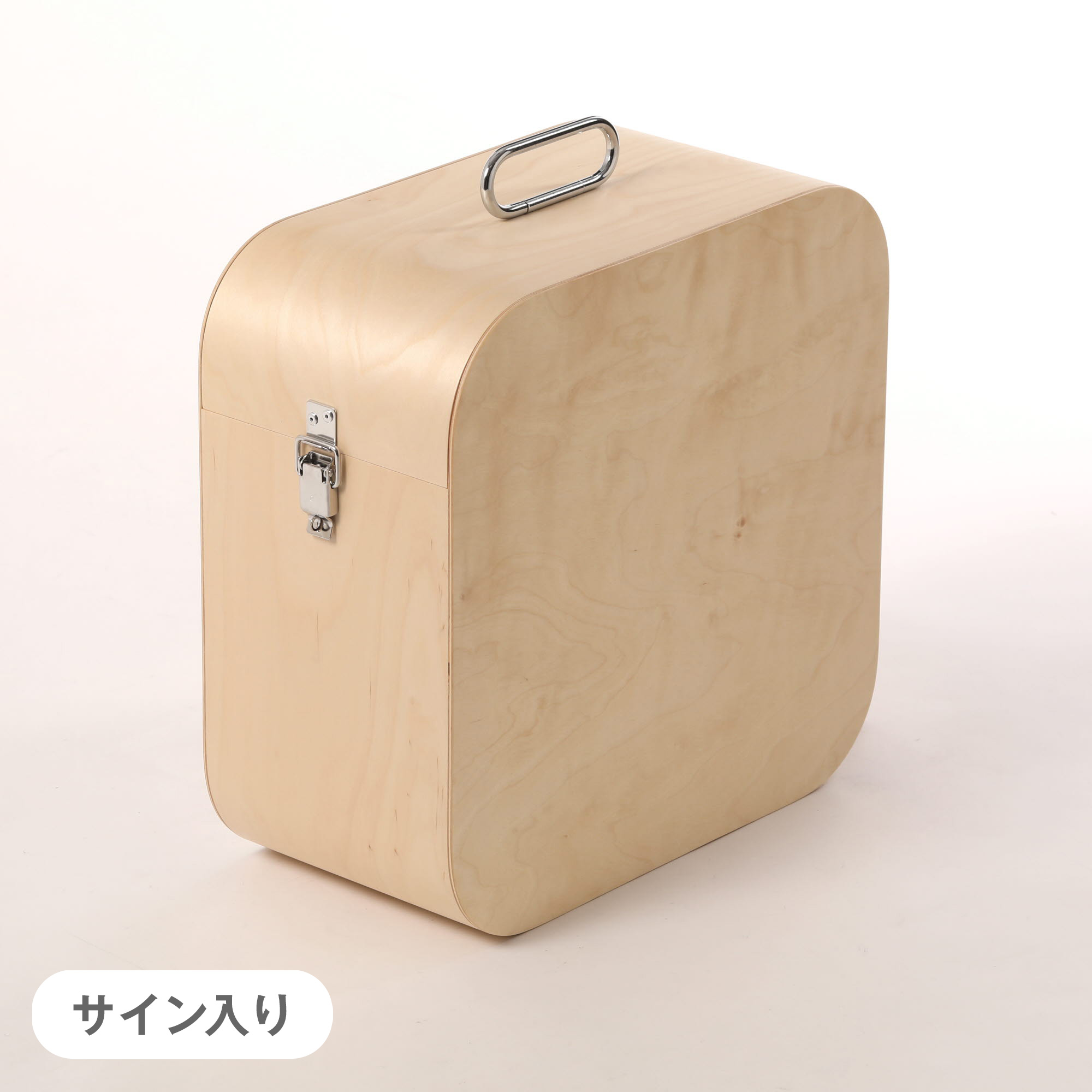 スペック 材質 成型合板（バーチ材） 、艶消しクリア塗装 寸法 約W200×D400×H400mm（金具類を除く） / 内寸：約W180×D380×H380mm（Rを除く） / 約3.4kg / 収納容量：約25L 生産 Made in E...