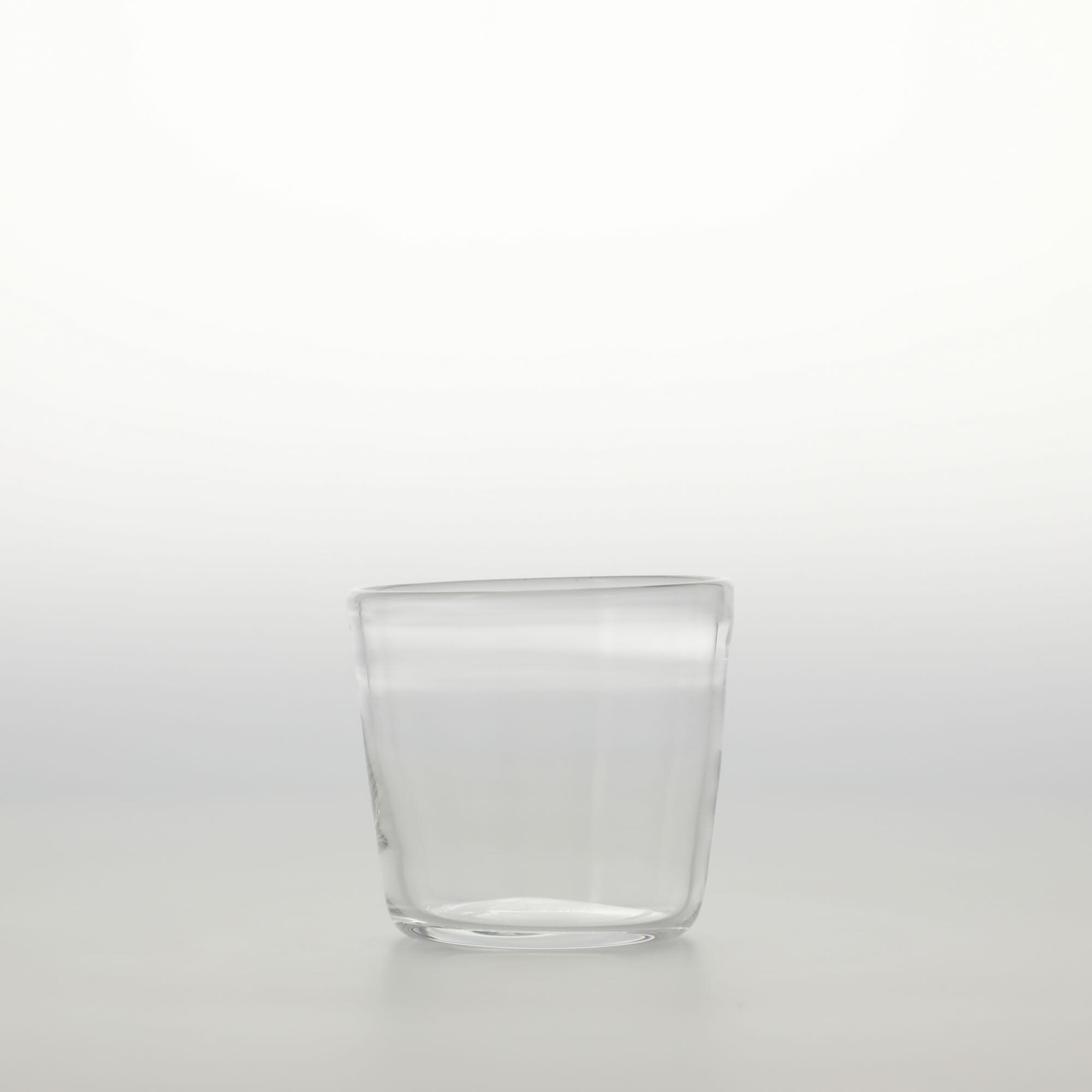 スペック 材質 ソーダガラス 寸法 φ73×H67mm / 112g 生産 Made in Japan 備考 刻印：fresco I.R&aring;man 電子レンジ：× / 食器洗浄機：× 購入前に確認ください こちらの商品は共通して以...