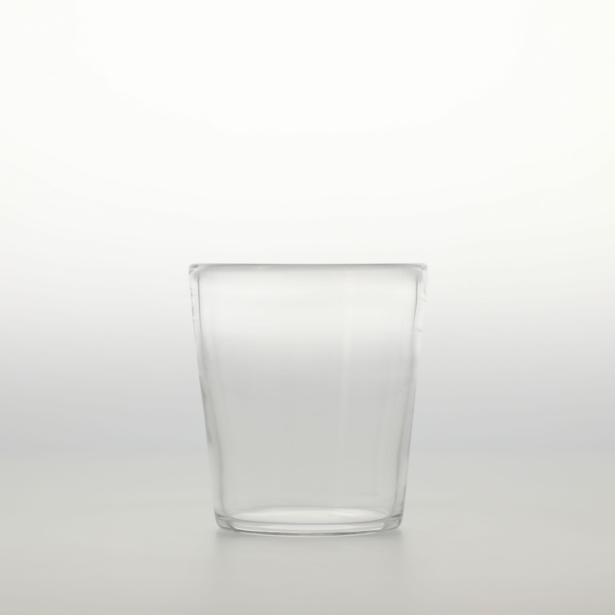 スペック 材質 ソーダガラス 容量 満水時 約270ml 寸法 φ80×H87mm / 168g 製造 fresco 生産国 日本（Made in Japan） 備考 刻印：fresco I.Råman 電子レンジ不可 / 食器洗浄機不可 ...