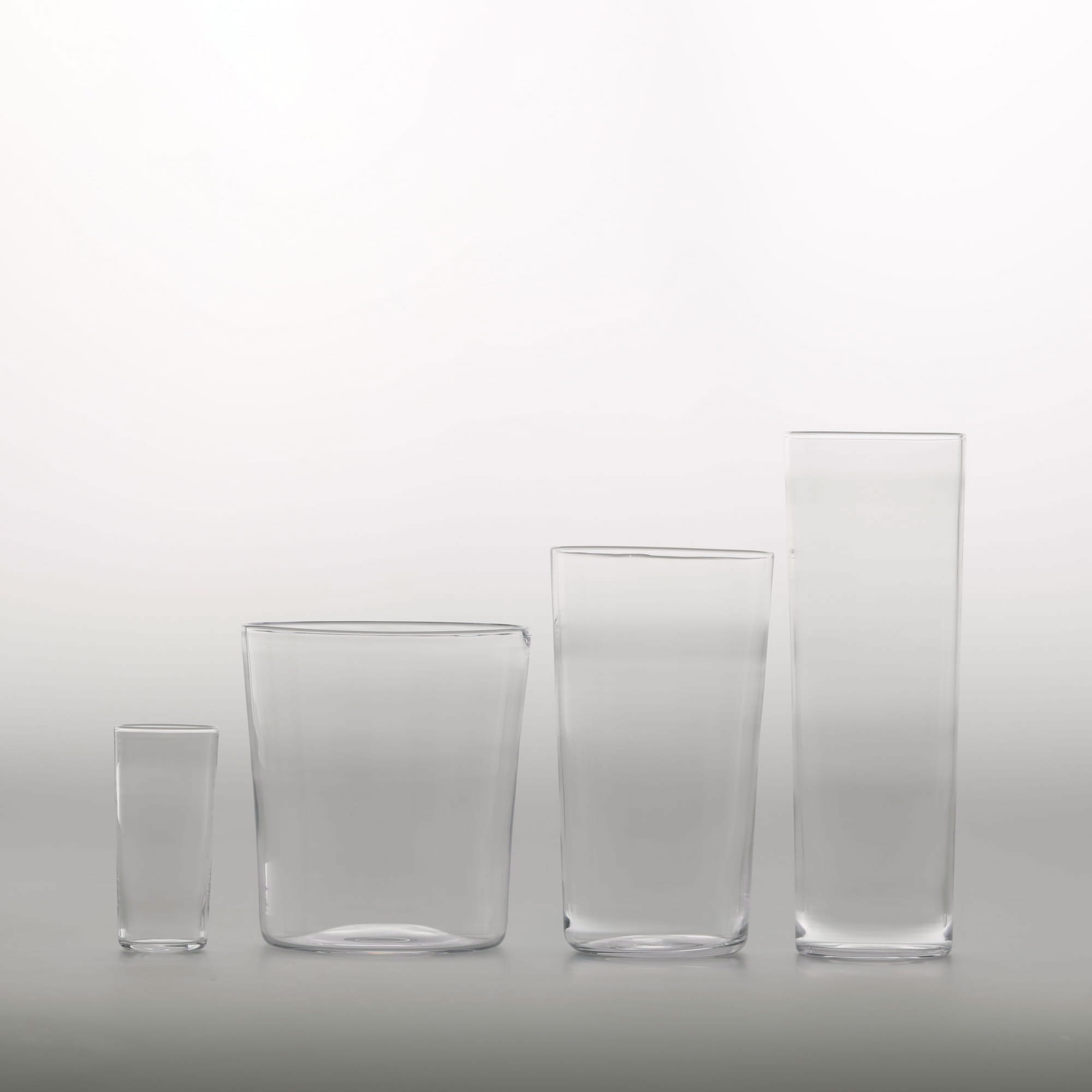 スペック 材質 ベース：ソーダガラス木箱：杉 寸法 105mm：φ51×H104mm / 84g150mm：φ139×H152mm / 610g185mm：φ106×H189mm / 448g250mm：φ86×H244mm / 456g木...