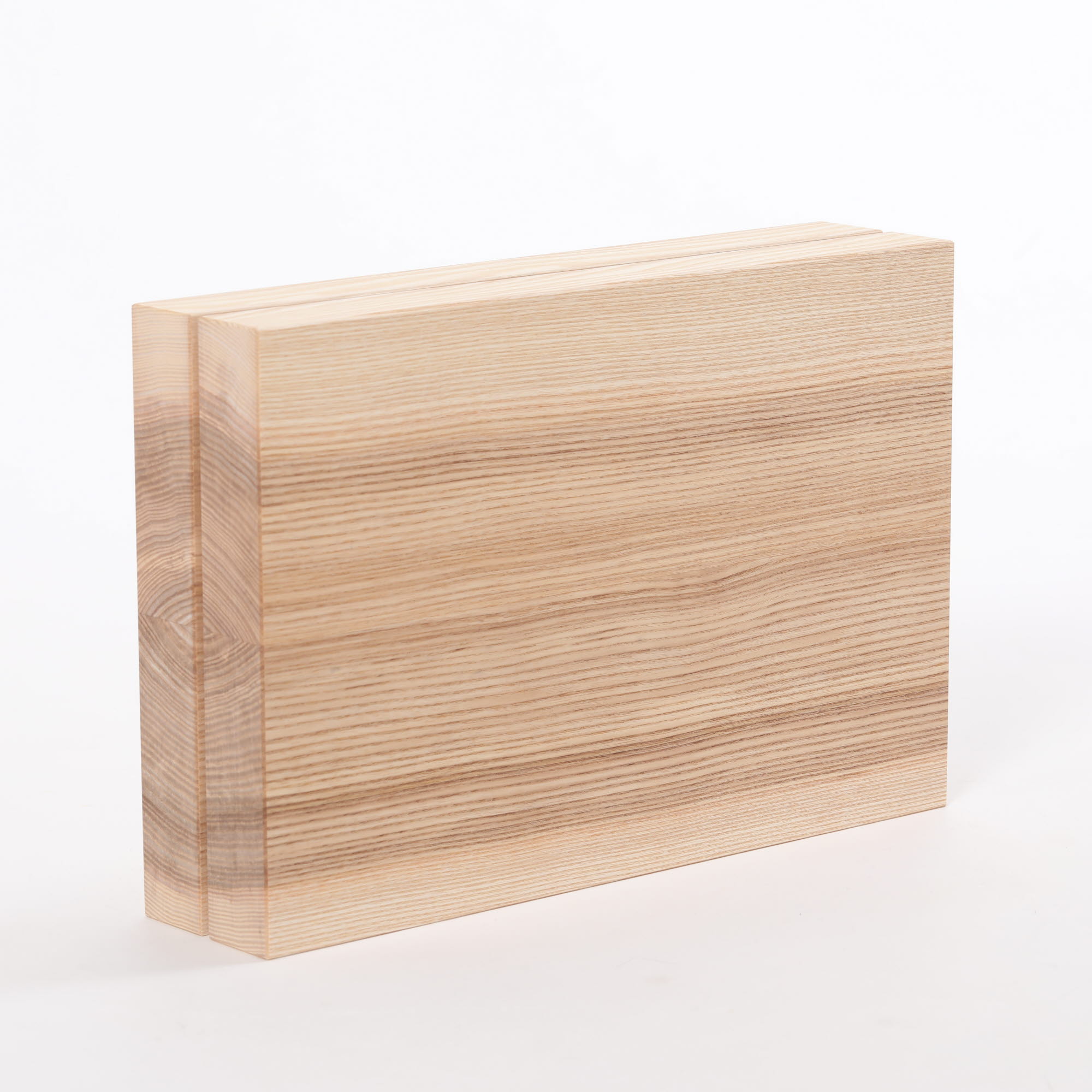 スペック 材質 アッシュ（無塗装） 寸法 W325×D75×H220mm / 約3.2kg 生産 Made in Germany