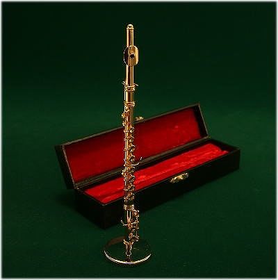 JANコード　4580229085409商品種別　ミニチュア楽器材質　金属製サイズ　全長18.2cm付属品　ケース、スタンド付カラー　ゴールド備考　音は鳴りません。黒いケースは同等品と変更になる事があります。