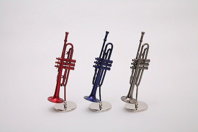 JANコード　4580229085539商品種別　ミニチュア楽器材質　金属製サイズ　全長12cm付属品　ケース、スタンド付カラー　ブルー備考　音は鳴りません。黒いケースは同等品と変更になる事があります。