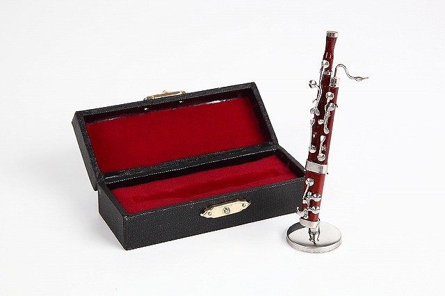 JANコード　4580229085737商品種別　ミニチュア楽器材質　木製・金属サイズ　全長10cm付属品　ケース、スタンド付カラー　茶色備考　音は鳴りません。黒いケースは同等品と変更になる事があります。