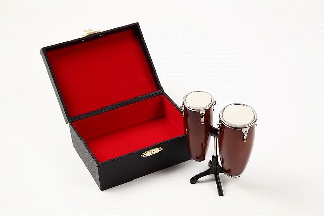 JANコード　4580229086055商品種別　ミニチュア楽器材質　木製サイズ　8.5×4×10.5cm付属品　ケース付カラー　茶色備考　音は鳴りません。黒いケースは同等品と変更になる事があります。