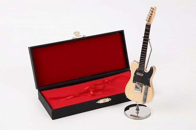 JANコード　4580229086529商品種別　ミニチュア楽器材質　木製サイズ　全長16cm付属品　ケース、スタンド付カラー　ナチュラル備考　音は鳴りません。黒いケースは同等品と変更になる事があります。