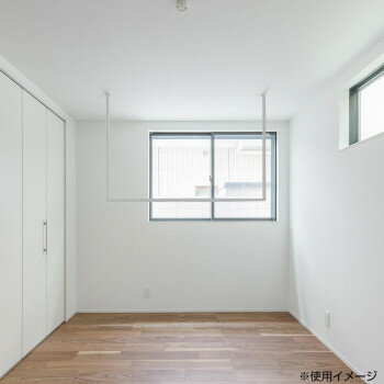 ※通常土日祝日を除く2週間以内に出荷の予定ですが欠品やメーカー終了の可能性もあり、その場合は別途メールにてご連絡いたします 天井付け物干し「kacu」は、凹凸を極限まで無くした、シンプルな常設型物干しです。壁、柱、窓枠など、部屋を構成するも...