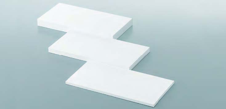 ■詳細：レザー製のディスプレイ用ステージです。細かなテクスチャーが特徴の高品質合成レザー製になります。 サイズ：L 420×210×37 素材：合成レザー カラー：白 用途：展示用の装飾、イメージ作りのため