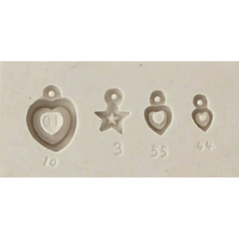 ■詳細：銀粘土製作の際に使用できるシリコンモールドです。 サイズ：10×10/3×3/5×5/4×4mm 使用方法： 1.モールドにシリコンスプレーまたはオイルを塗ります。 2.水で濡らした指で銀粘土をしっかり型に詰めていきます。（表面は平...