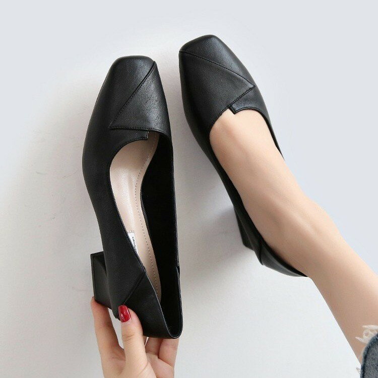 歩きやすい 痛くない パンプス レディース 靴 スクエアトゥ 4cm ヒール 履きやすい シューズ オフィス 通勤 走れる 軽量 歩いていても痛くなりにくい柔らかい素材で作られている点が最大の特徴です。 "【特徴】歩いていても痛くなりにくい...