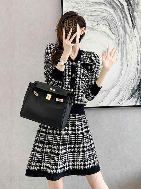 メーカー希望小売価格はメーカーカタログに基づいて掲載していますtext: ・柄: 千鳥格子 text: ・スカート丈: ミニ text: ・スタイル: 通勤、都会的 text: ・カラー: レッド、ブラック text: ・サイズ: S、M、...