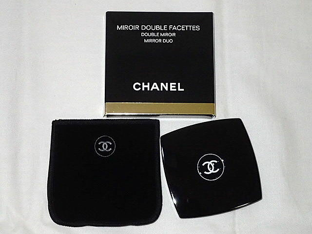 ●ランク：NS　未使用 ●色：ブラック ●付属品：箱・保存袋 　　　　サイズ:約H7cm×W7cm 　　　　両面タイプ。