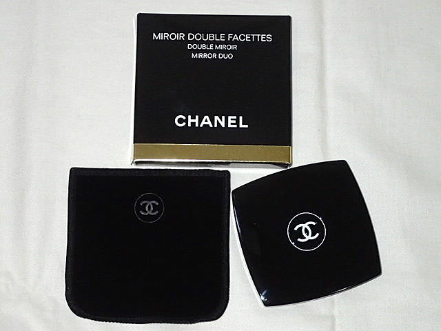 ●ランク：NS　未使用 ●色：ブラック ●付属品：箱・保存袋 　　　　サイズ:約H7cm×W7cm 　　　　両面タイプ。