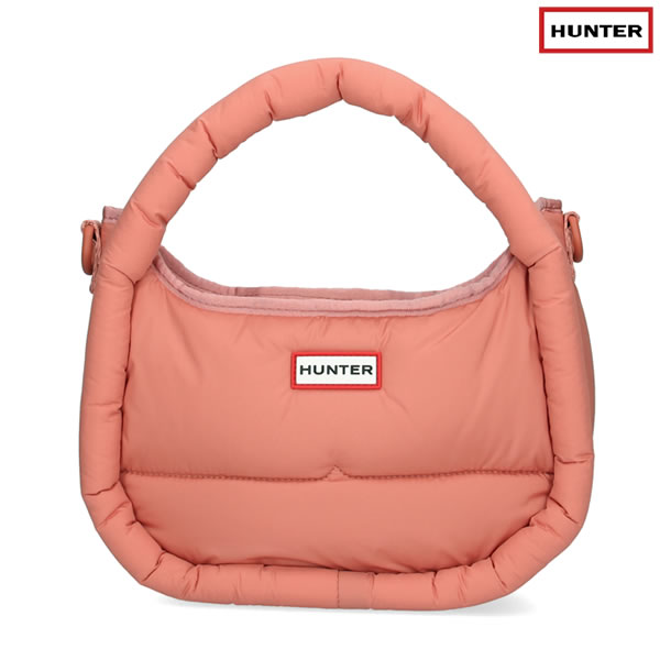HUNTER トートバッグ FRAMED PUFFER MIDI HOBO UBX3712KBM 定価：　￥16,000（税抜き） フレームドパファーミディホーボーは、半月型のデイリーユースに最適な新しいシルエットのバックです。リサイクルポ...