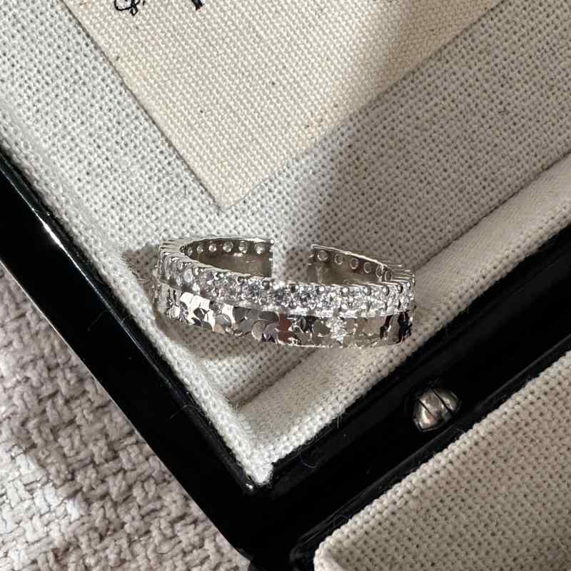 ・カテゴリ: 指輪、リング・主な素材: 925シルバー・デザイン: ジオメトリック、不規則・加工技術: 電気メッキ・カラー展開: プラチナ・サイズ展開: フリーサイズ（調整可能）・スタイル: インスタ風、個性派トレンド・対象: レディース