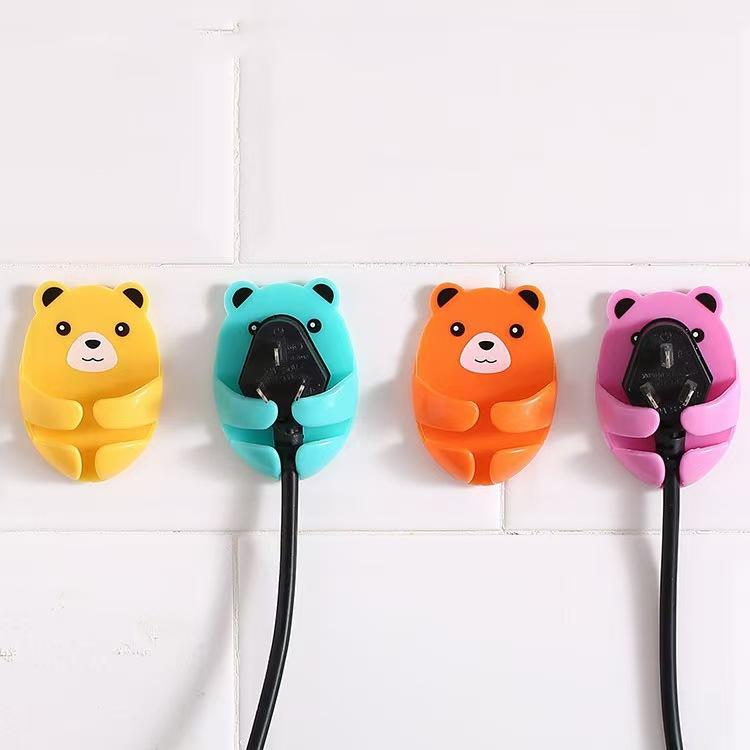 ・製品カテゴリ: 粘着フック・素材: プラスチック・タイプ: シングルフック・カラー展開: オレンジ, イエロー, ブルー, ピンク・耐荷重: 1～3kg・数量: 1個・スタイル: キュートなカートゥーン風
