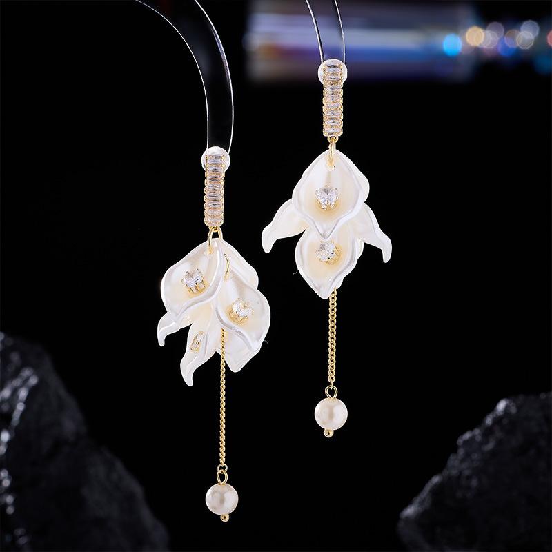 ・カテゴリ: 耳飾り・対象: 女性・素材: 銅・加工方法: メッキ加工・スタイル: ライトラグジュアリー・テイスト: 通勤ファッション・モチーフ: 花、植物・カラー: 金色