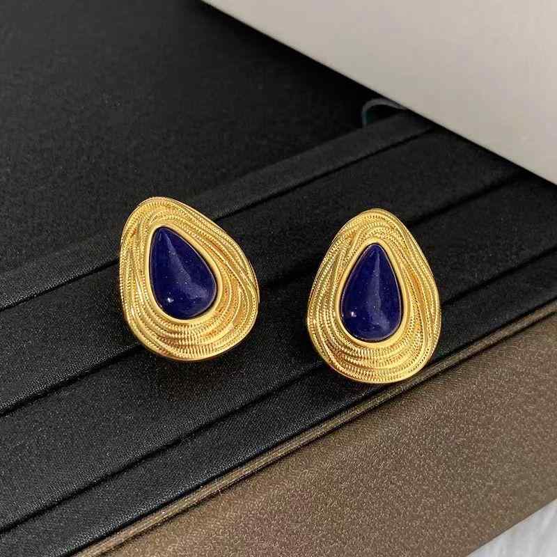 ・カテゴリ: 耳飾り・対象: 女性・素材: 金属・形状: 幾何学・加工方法: 真金メッキ・スタイル: フレンチレトロ、アートレトロ・流行要素: 三角形、幾何学