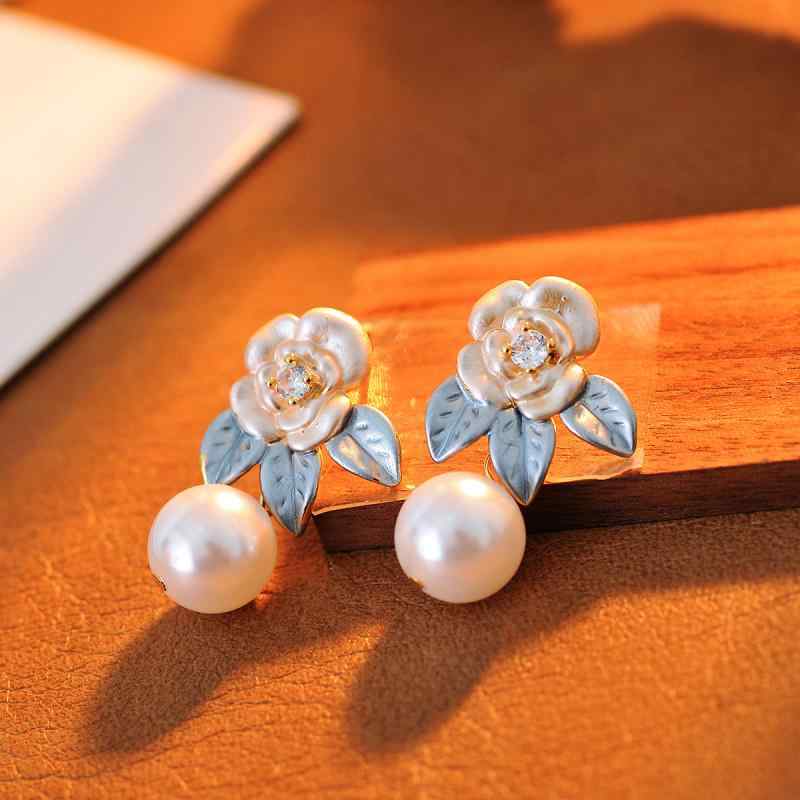 ・素材: 銅合金・加工方法: メッキ・モチーフ: 花・スタイル: フェミニン、上品・カテゴリ: 耳飾り・流行要素: 植物、花